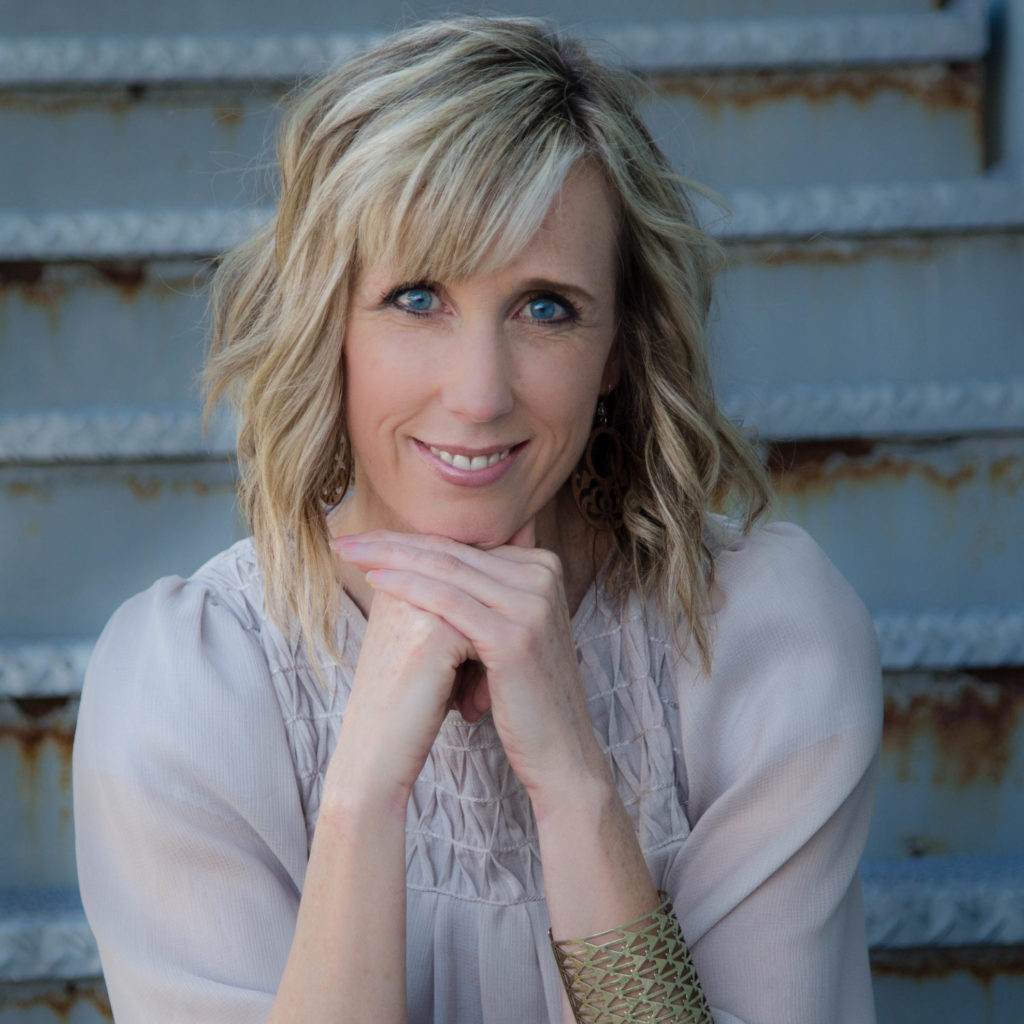 Robyn Mons - Universal Accounting School